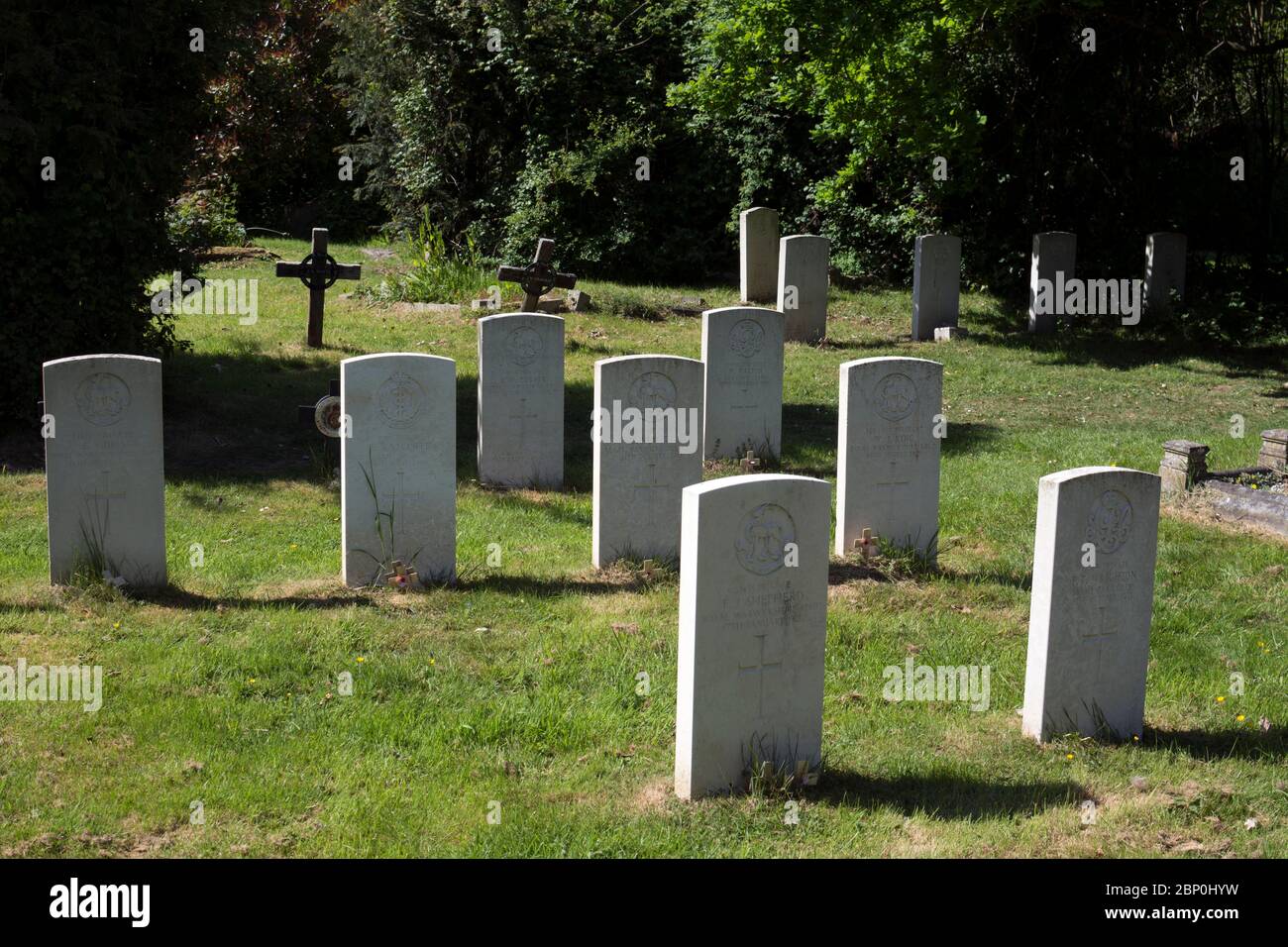 War graves in St. Michael`s churchyard, Budbrooke, Warwickshire ...