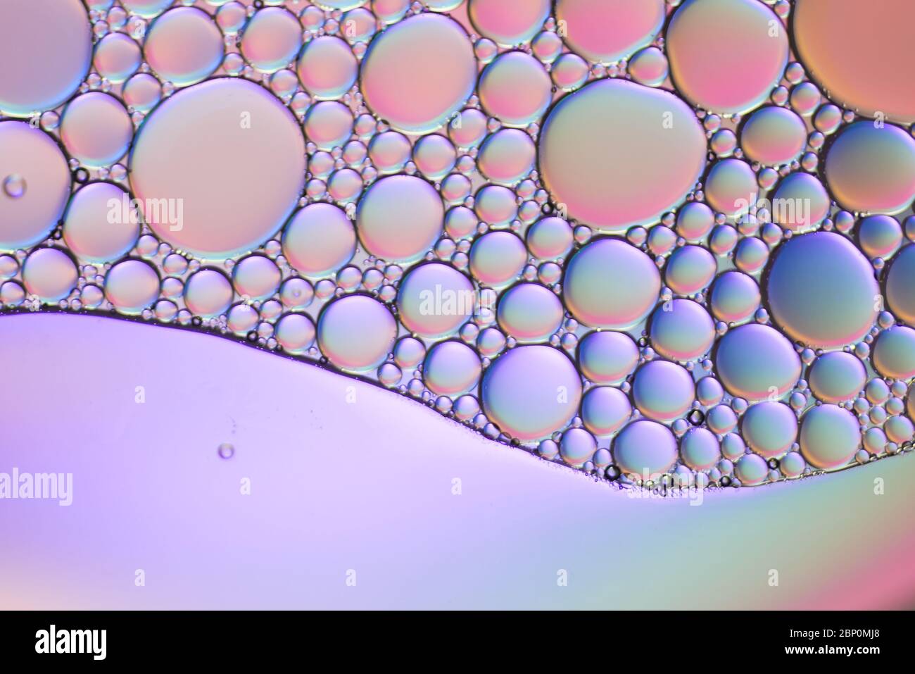 Colorful artistic of oil drop floating on the water Stock Photo - Alamy