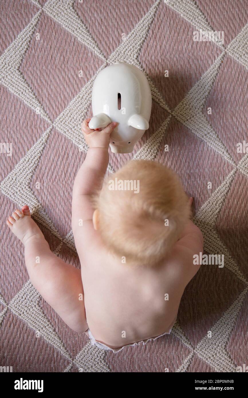 Overhead account hi-res stock photography and images - Alamy