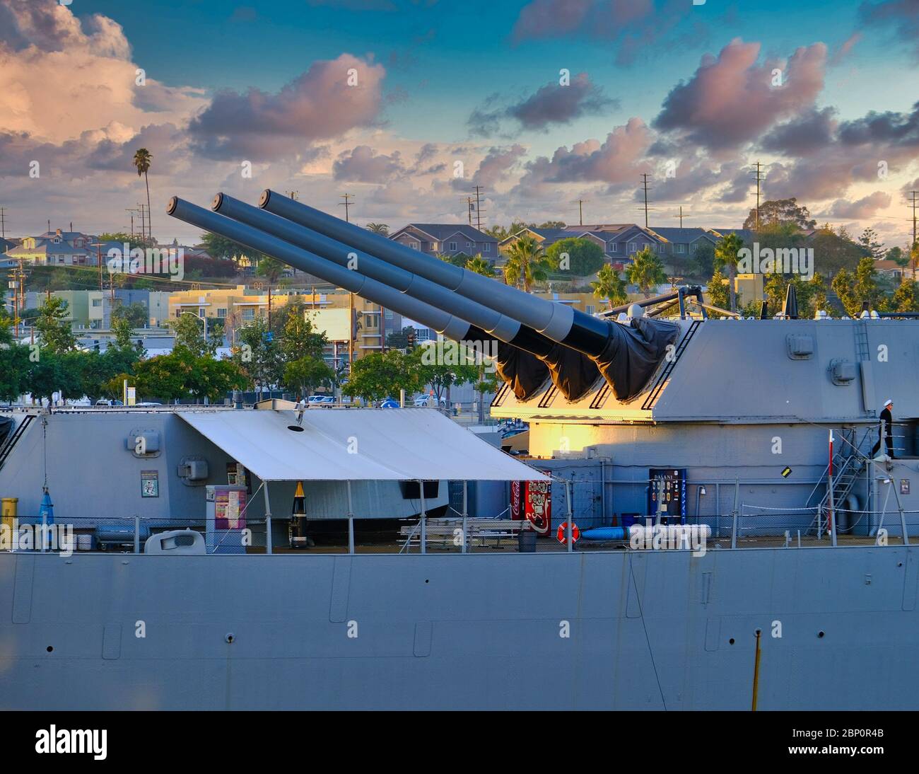 Ww2 warship guns hi-res stock photography and images - Alamy