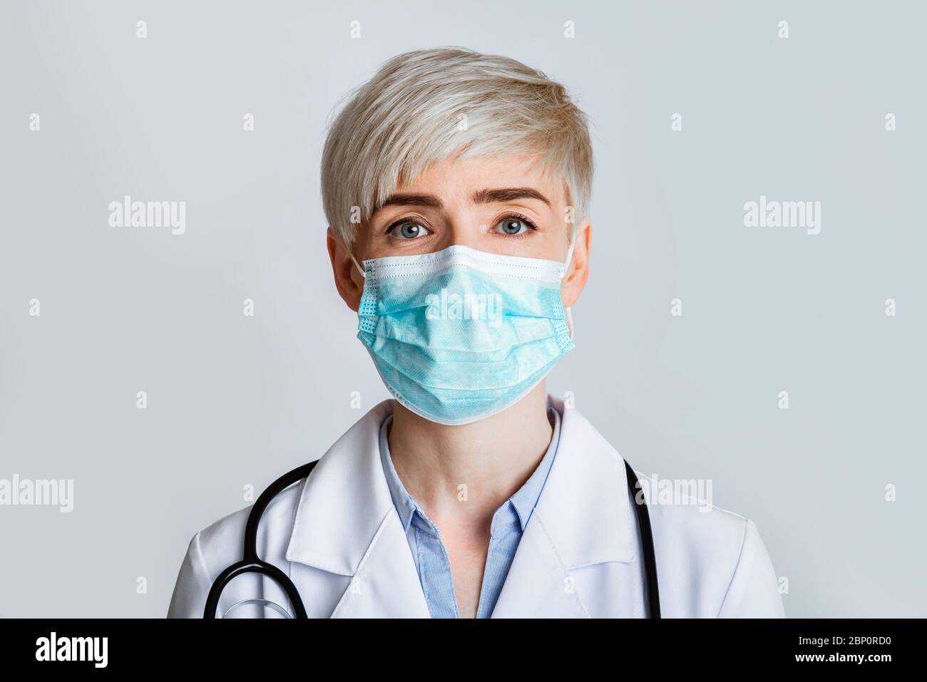 Health and medicine concept. Portrait of friendly therapist in ...
