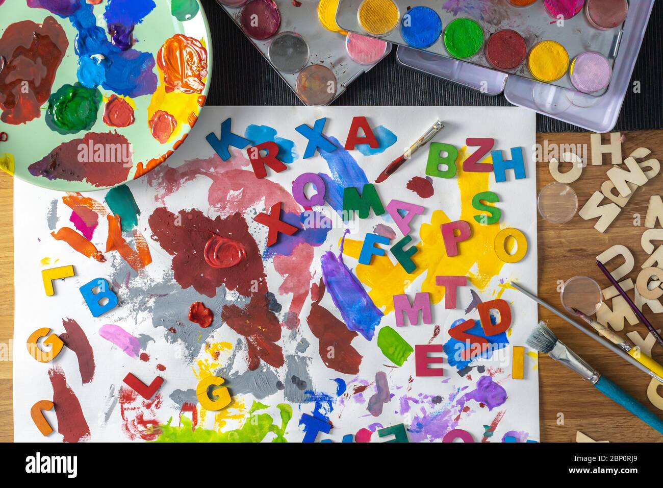 Messy art class hi-res stock photography and images - Alamy