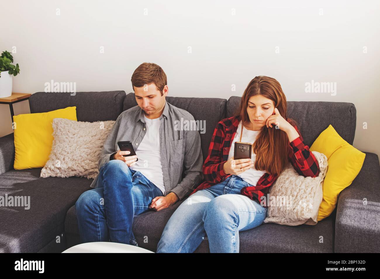 Two people looking at phone angry hi-res stock photography and images ...