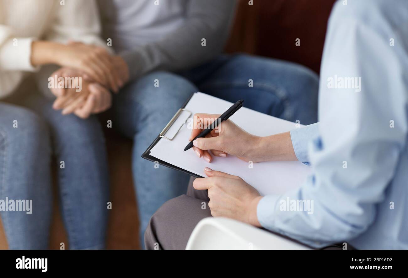 Psychologist taking notes couple hi-res stock photography and images ...