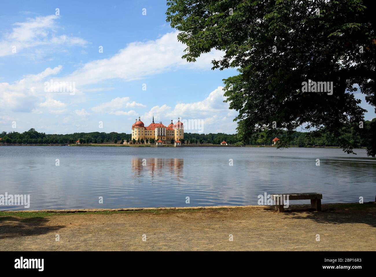 Watercastle hi-res stock photography and images - Alamy