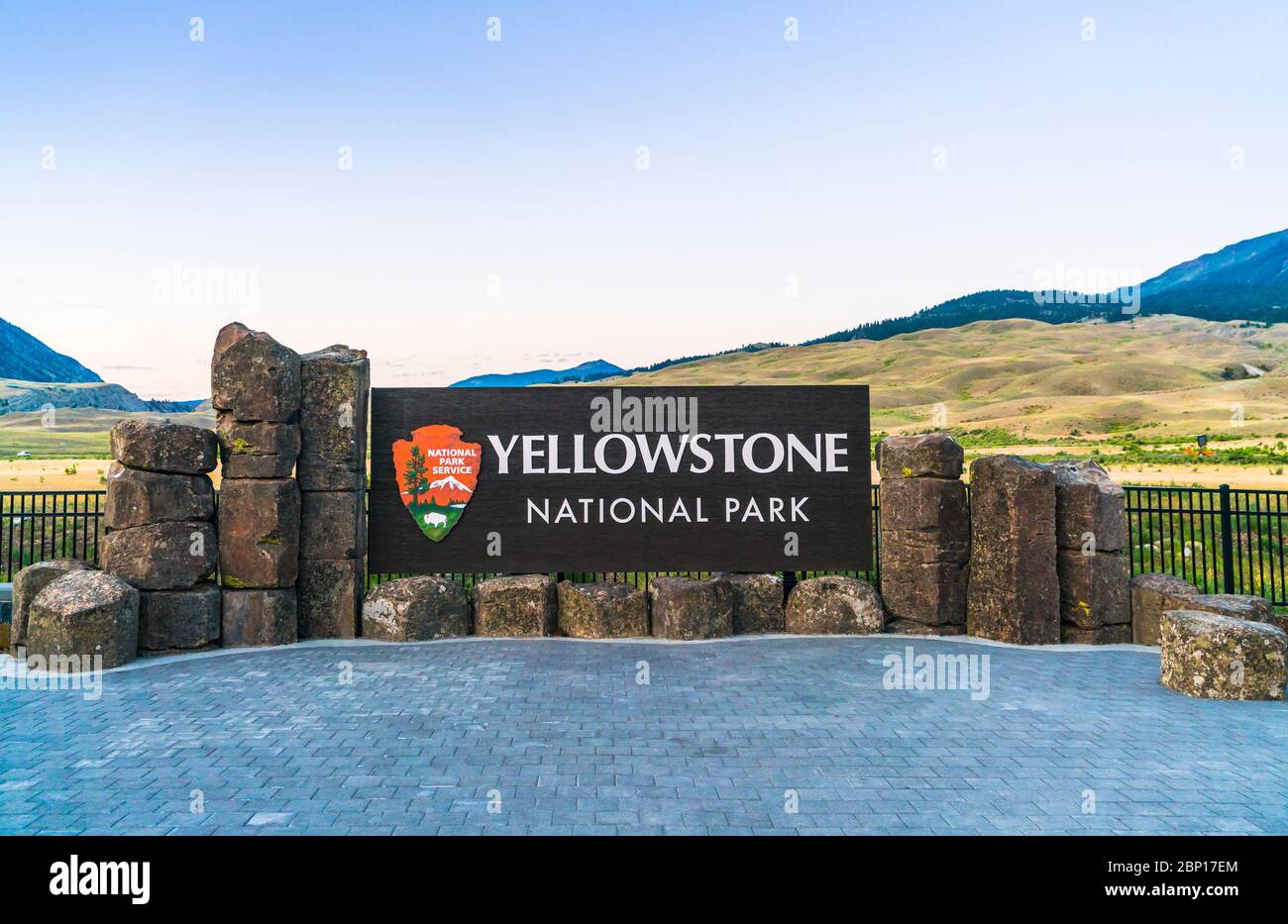 yellowstone park sign in the entrance,Wyoming,usa Stock Photo - Alamy