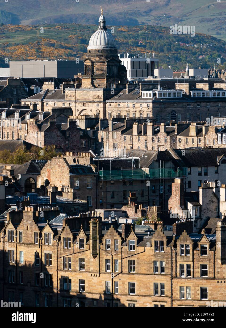 Traditional edinburgh tenement hi-res stock photography and images - Alamy