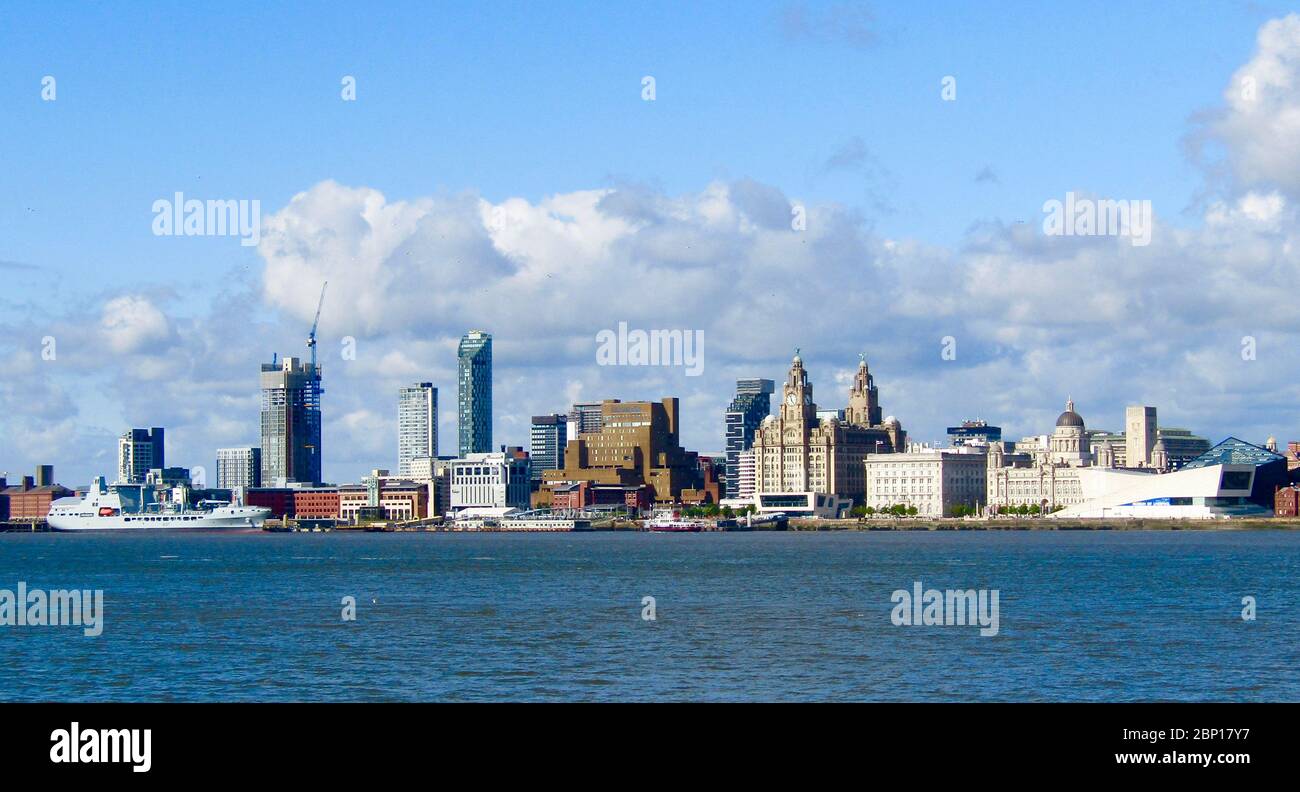 Hms iris hi-res stock photography and images - Alamy