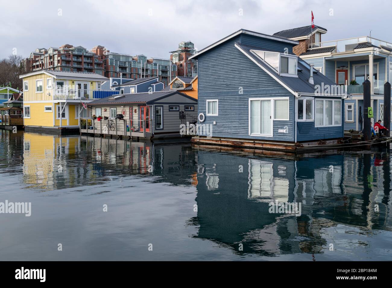 Floating homes on Victoria Harbour Stock Photo - Alamy