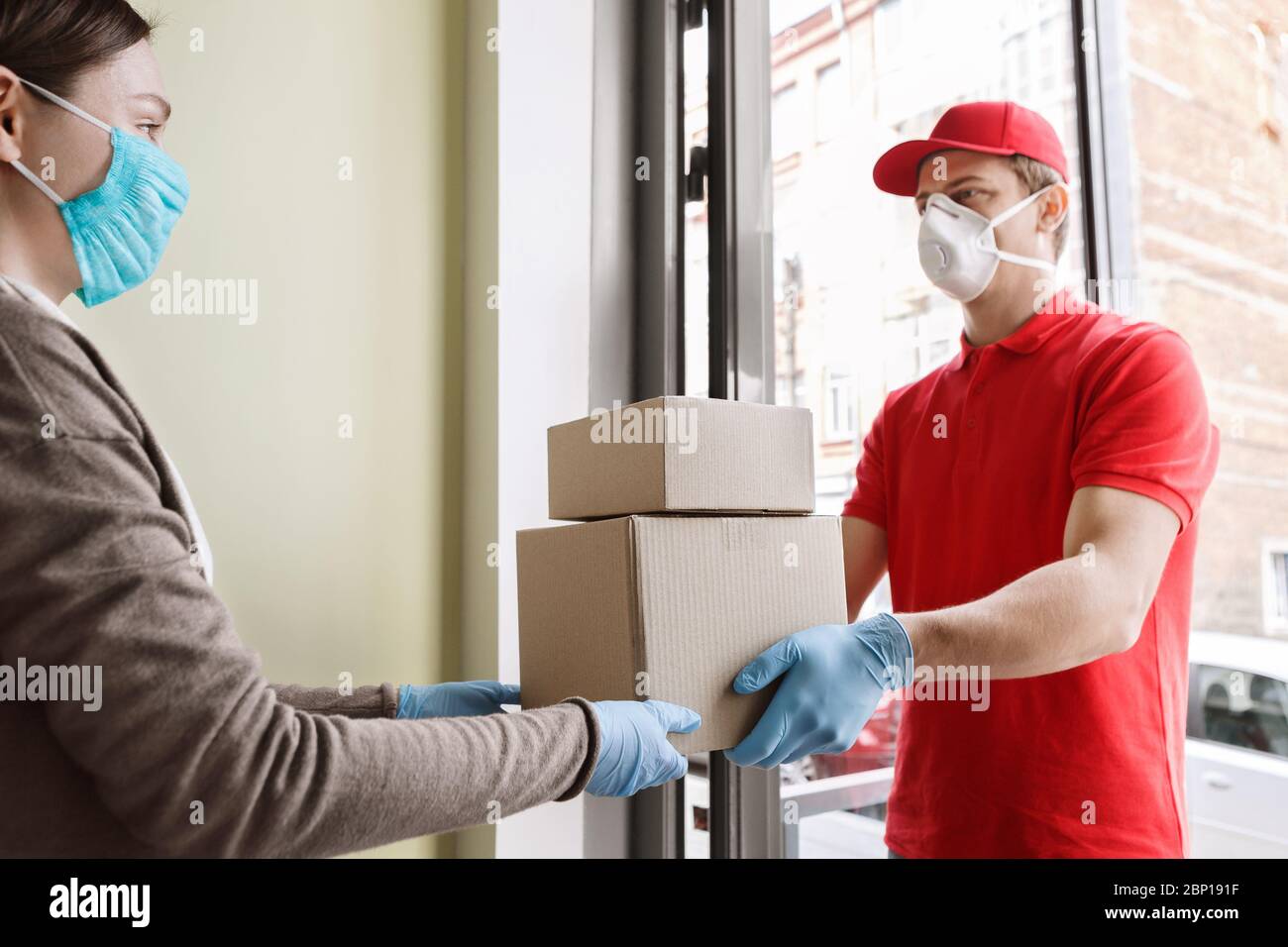 Contactless express safe delivery hi-res stock photography and images ...