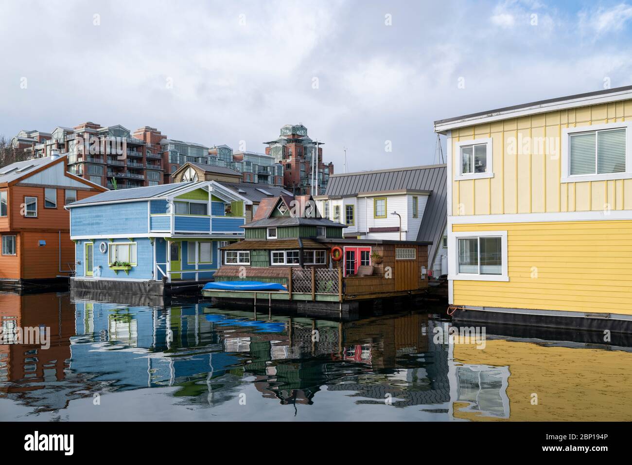 Floating homes on Victoria Harbour Stock Photo - Alamy