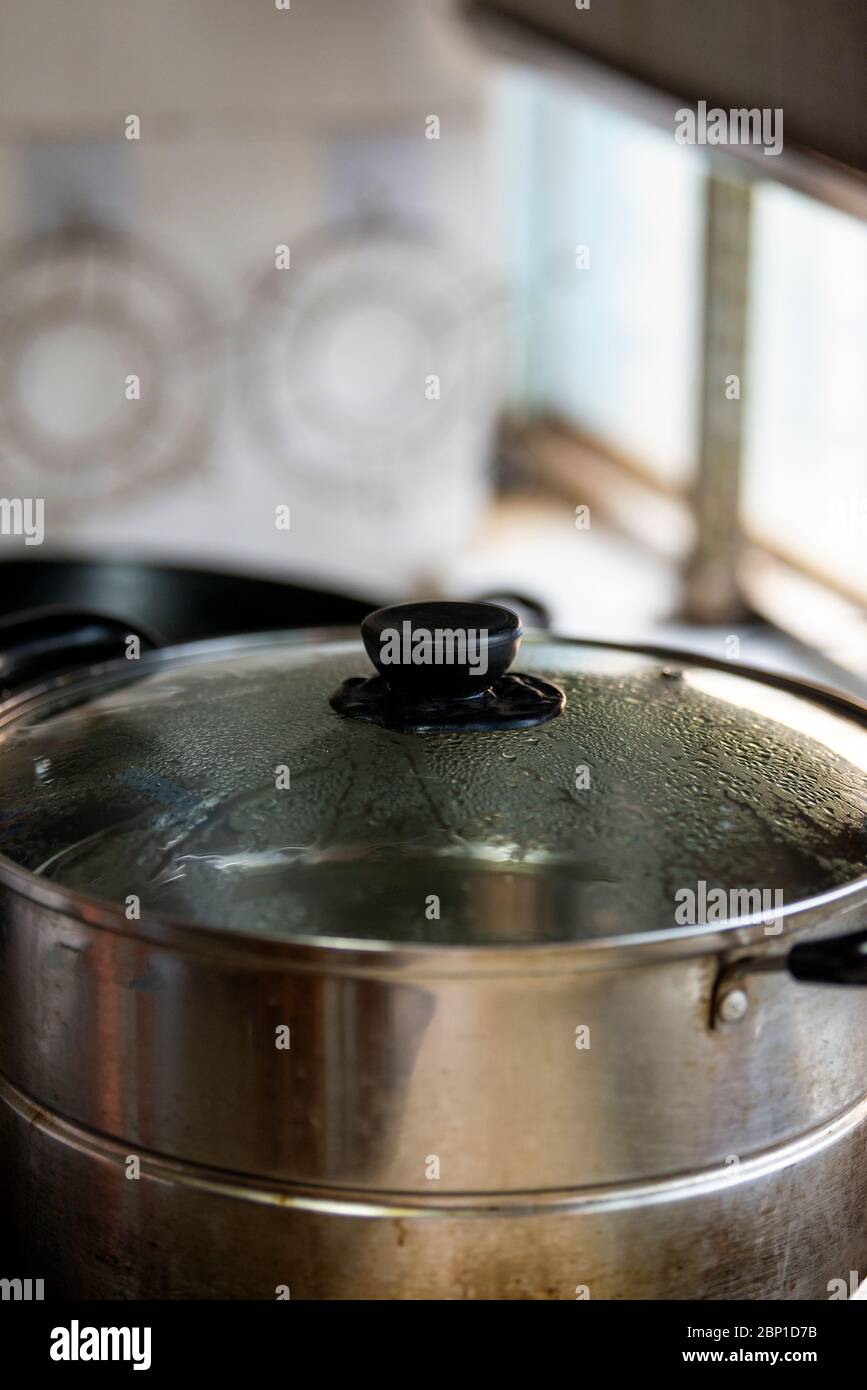 Deep pan saucepan in Chinese family kitchen Stock Photo - Alamy