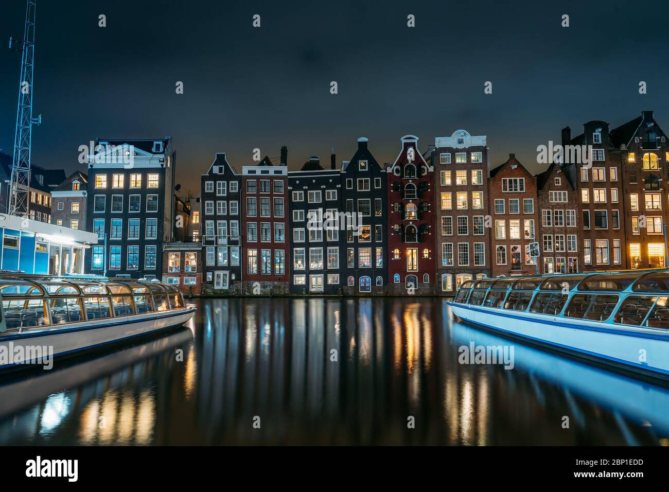 Amsterdam canal singel dancing hi-res stock photography and images - Alamy