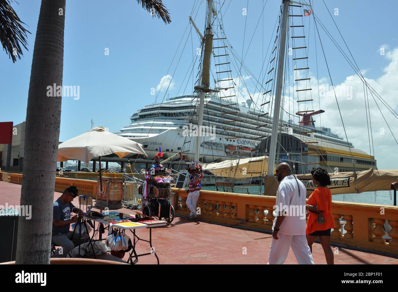 CRUISE SHIP DOCK CARNIVAL SAN JUAN PUERTO RICO Stock Photo - Alamy