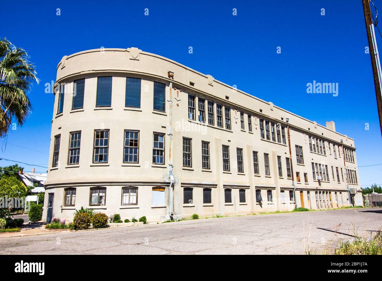 Unique Abandoned Corner Building With Rounded Exterior Stock Photo - Alamy