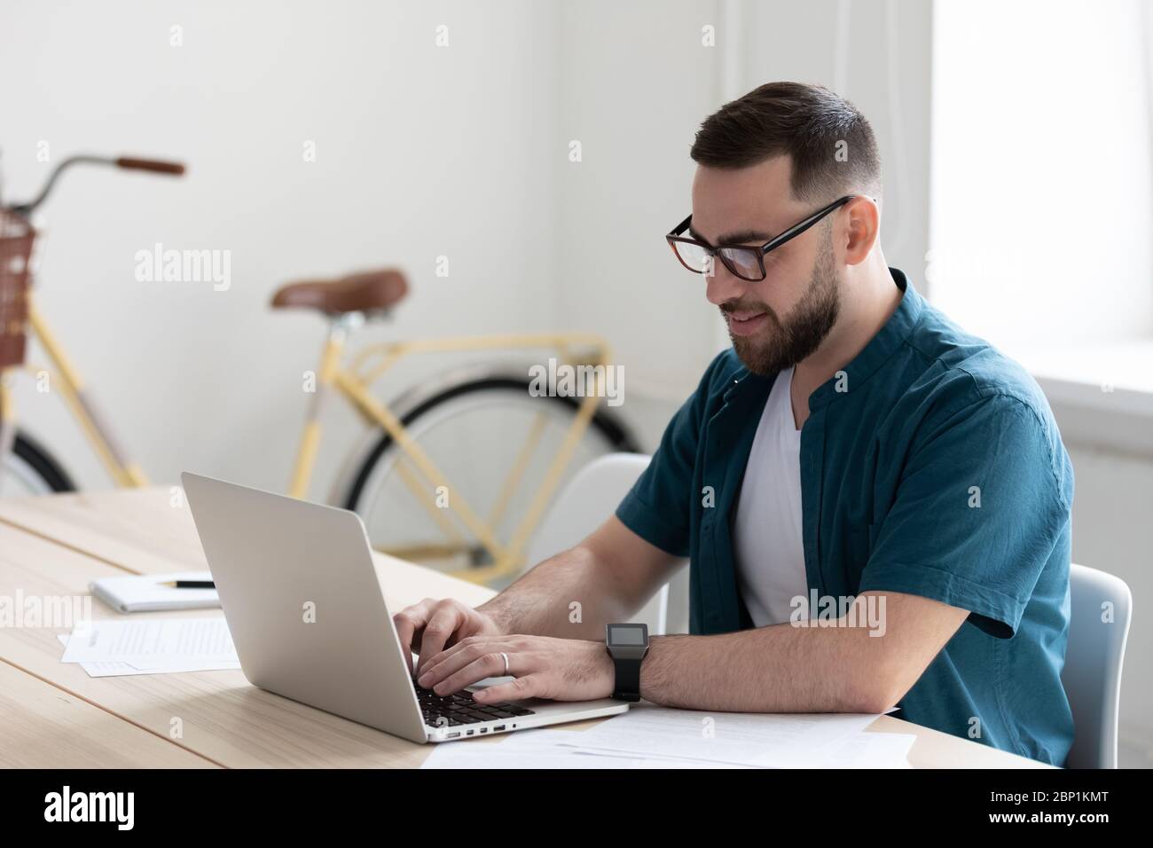 Marketing digital man glasses laptop hi-res stock photography and ...