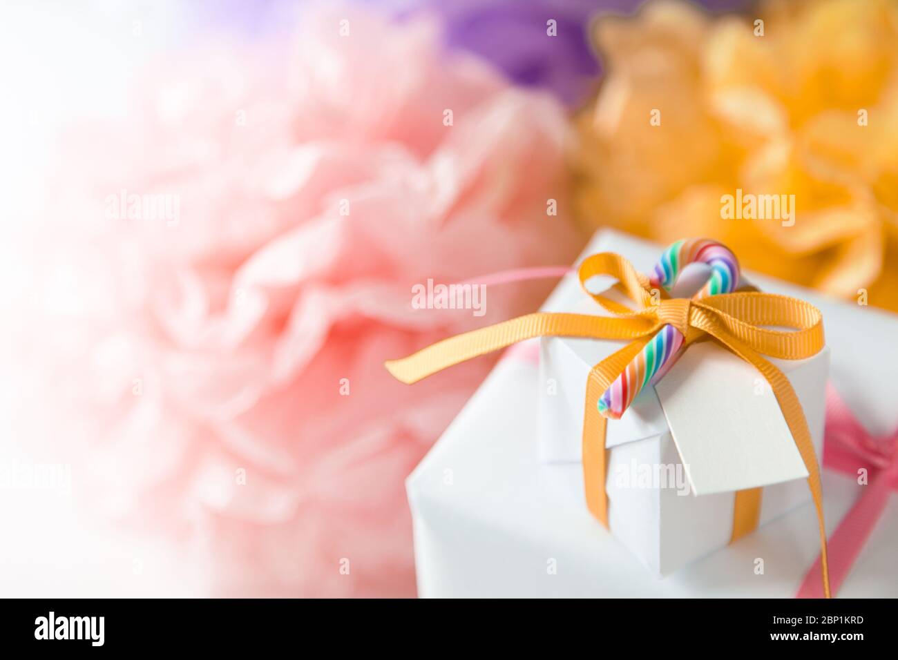Colored small gift boxes with colorful ribbons Stock Photo - Alamy