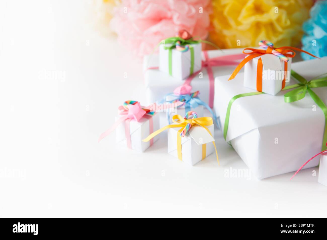 Colored small gift boxes with colorful ribbons Stock Photo - Alamy