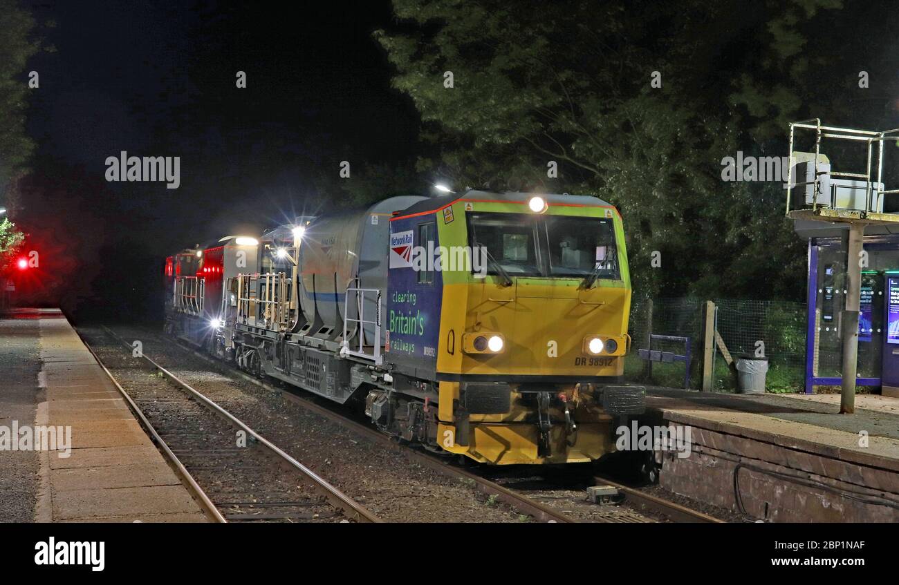 Train at rufford station hi-res stock photography and images - Alamy