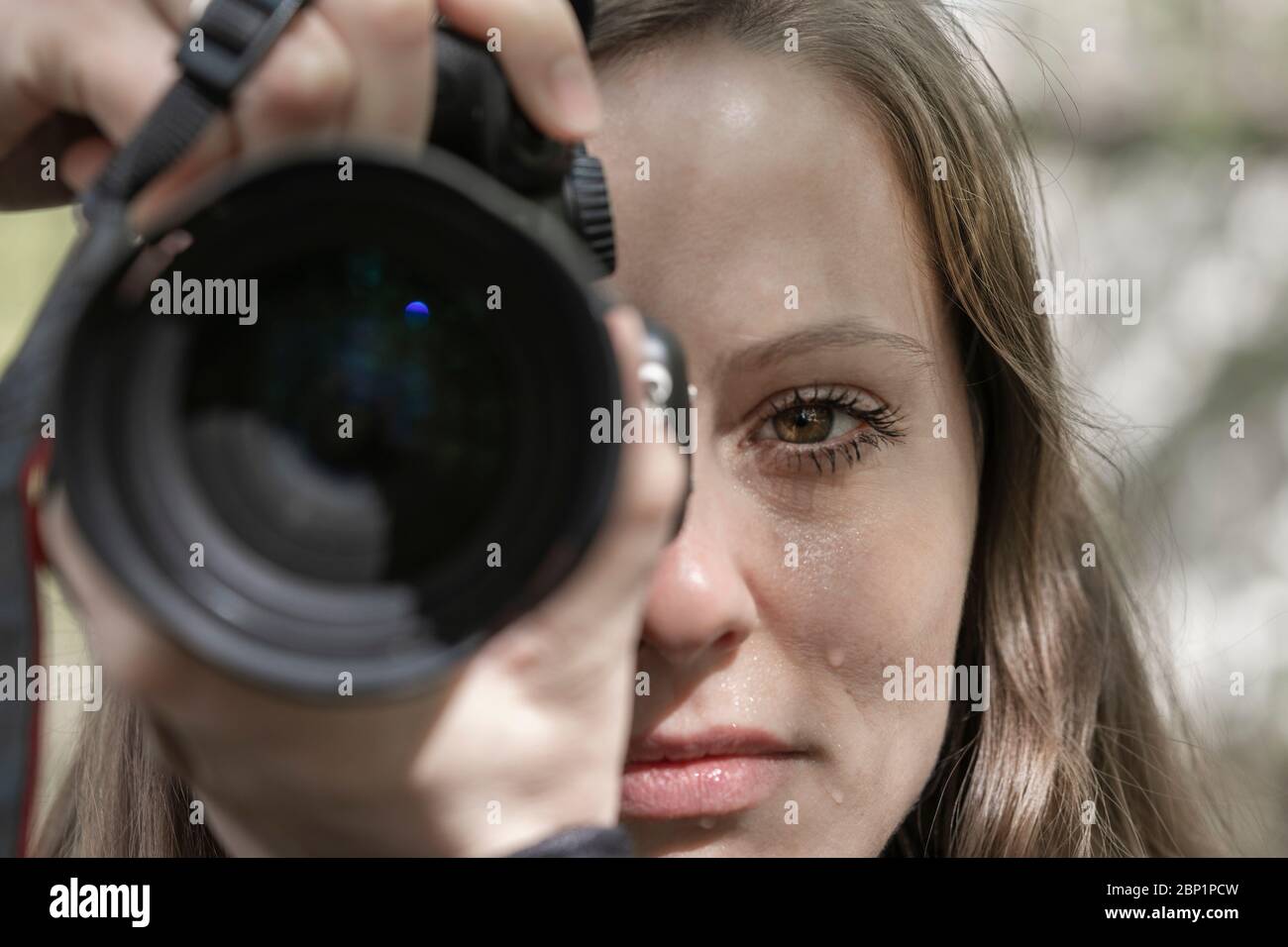 Tears and experience of a reporter's photographer's girl, who is ...