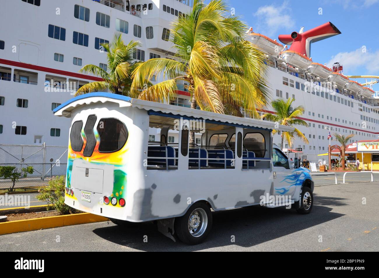 TOUR BUS ST THOMAS CRUISE SHIP DOCK USVI Stock Photo - Alamy