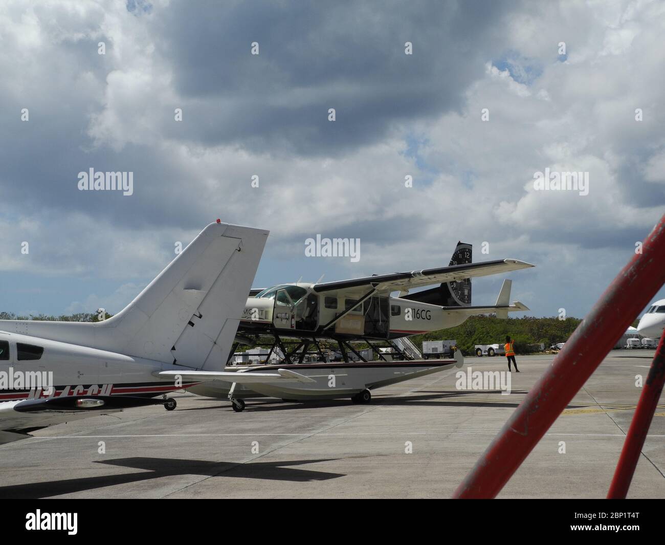 St thomas airport hi-res stock photography and images - Alamy
