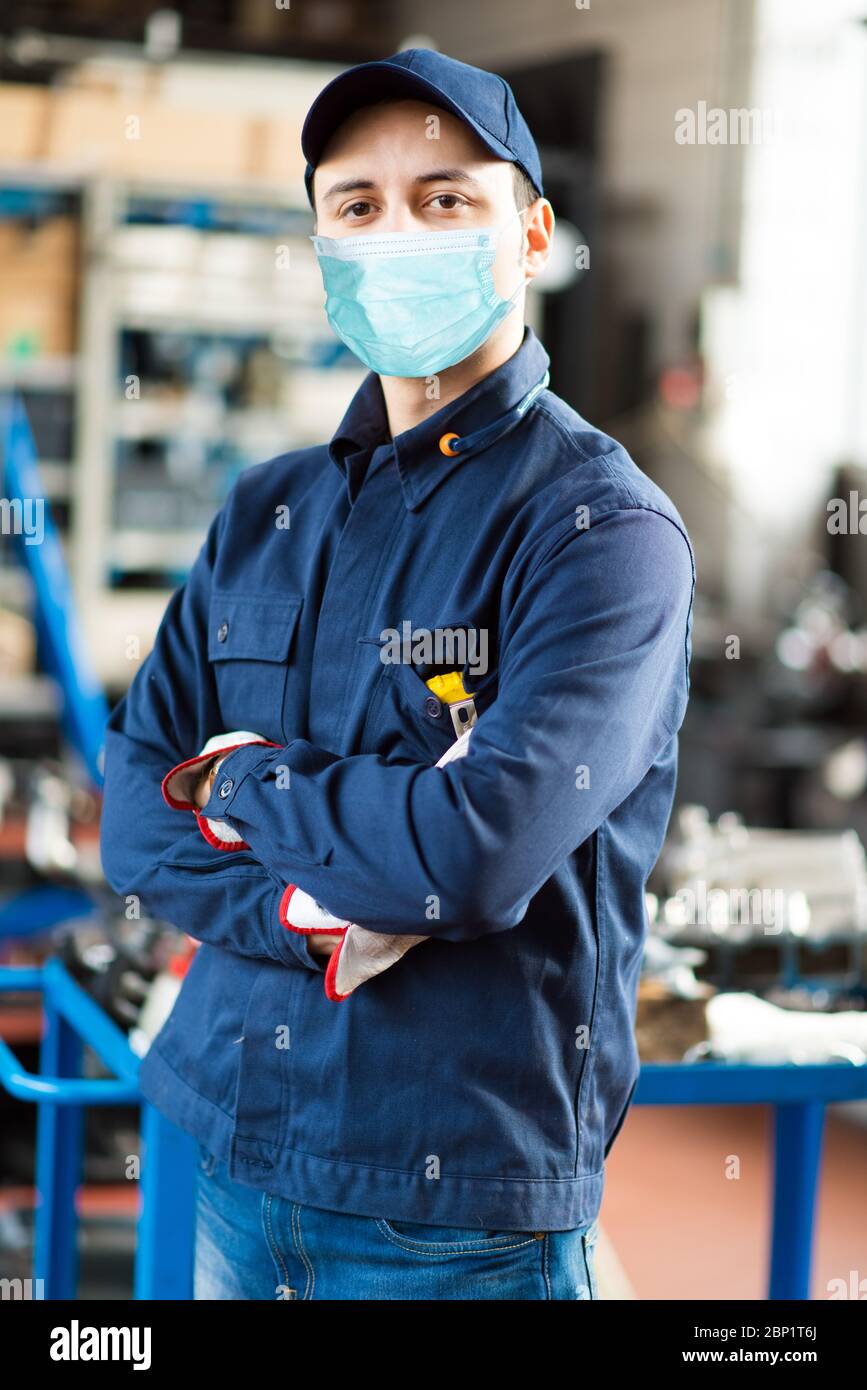 Young mechanic portrait Stock Photo - Alamy