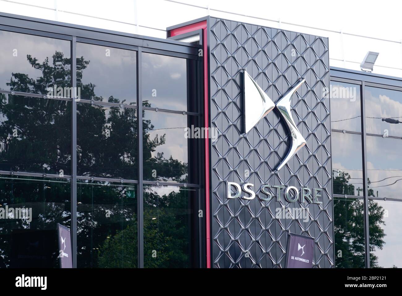 Ds brand logo hi-res stock photography and images - Alamy