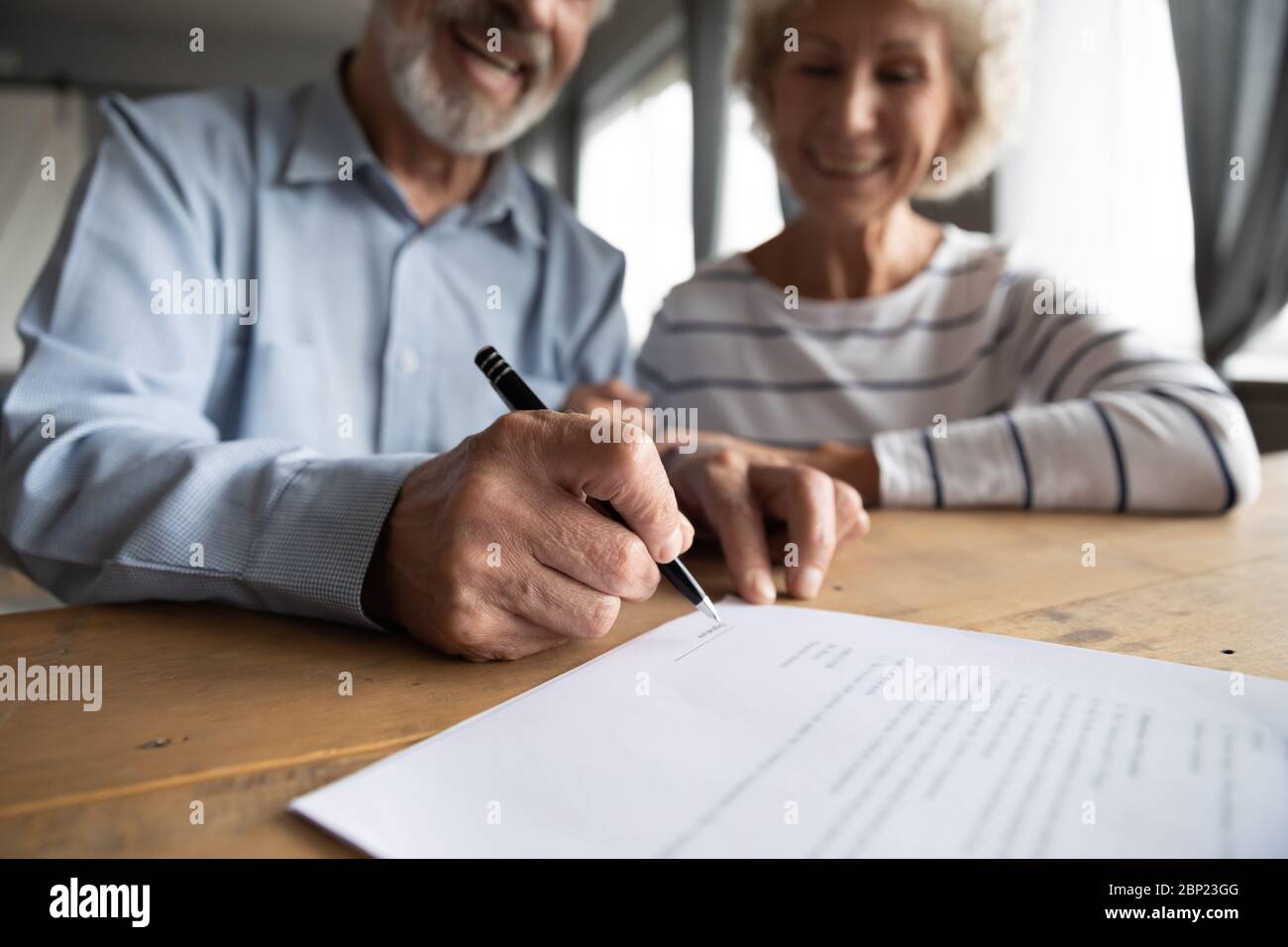 Senior hand signing hi-res stock photography and images - Alamy