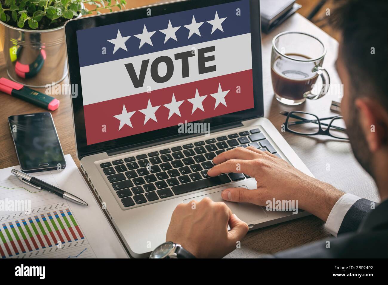 Digital voting 2020 hi-res stock photography and images - Alamy