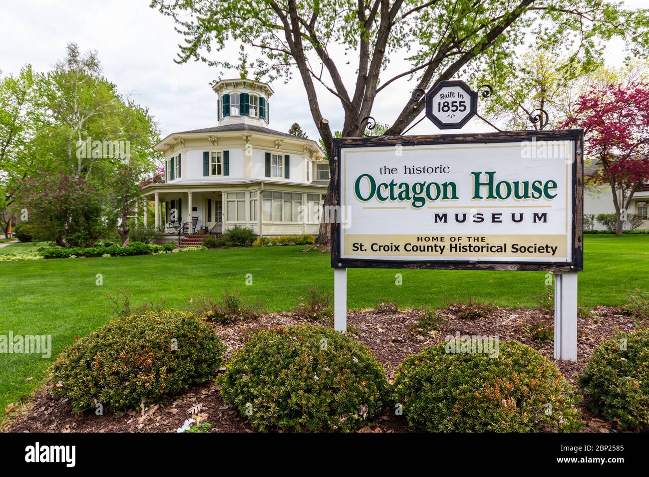 Octagon house hi-res stock photography and images - Alamy