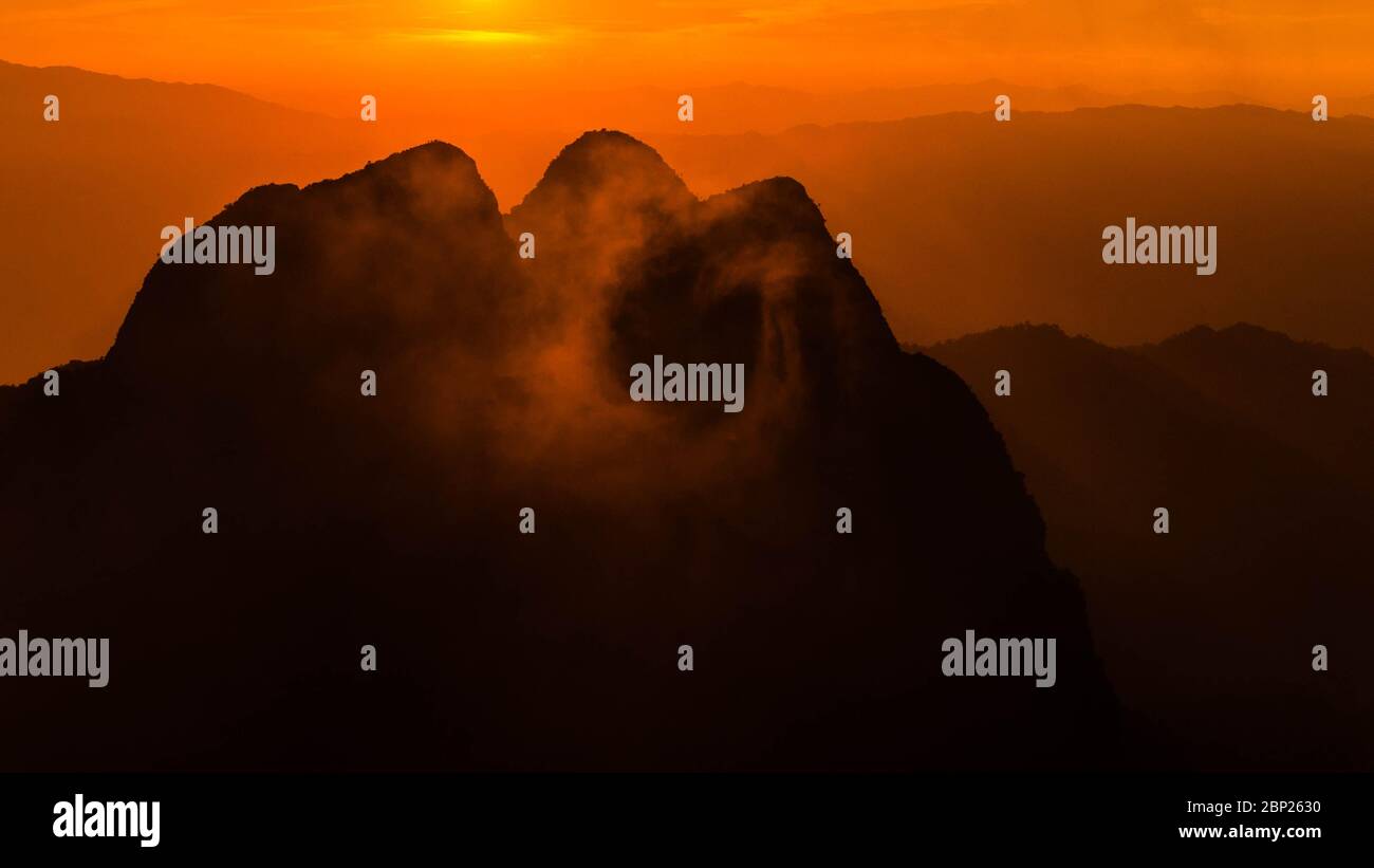 Silhouette mountains hi-res stock photography and images - Alamy