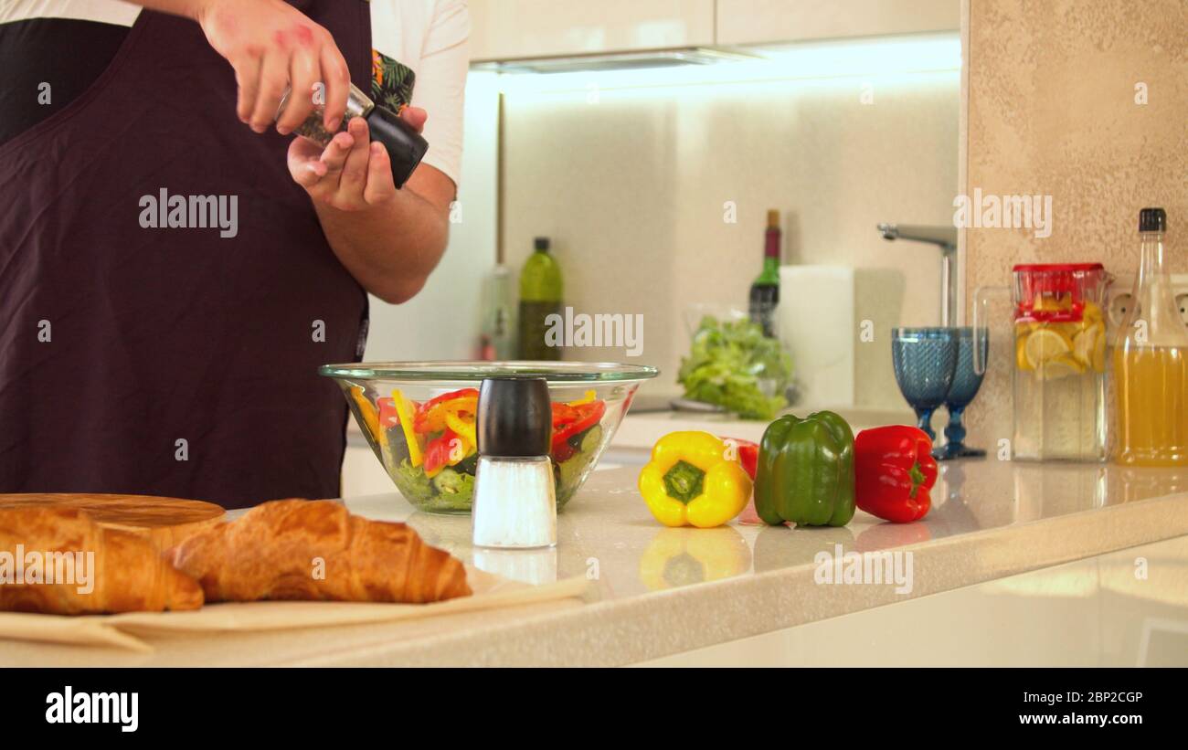 Man seasoning food salt hi-res stock photography and images - Alamy