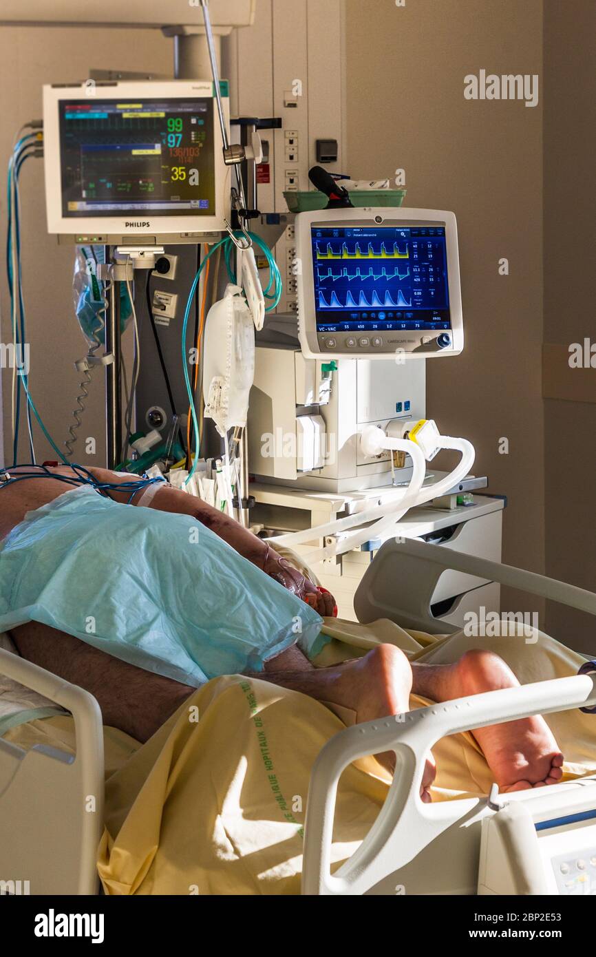 Coma patient hi-res stock photography and images - Alamy