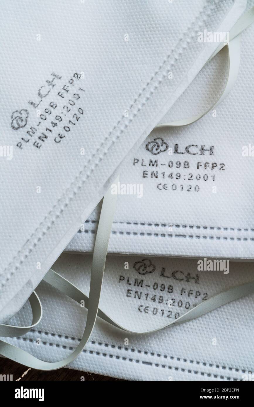 Protective breathing mask FFP2 (in conformity with the standard EN149 ...