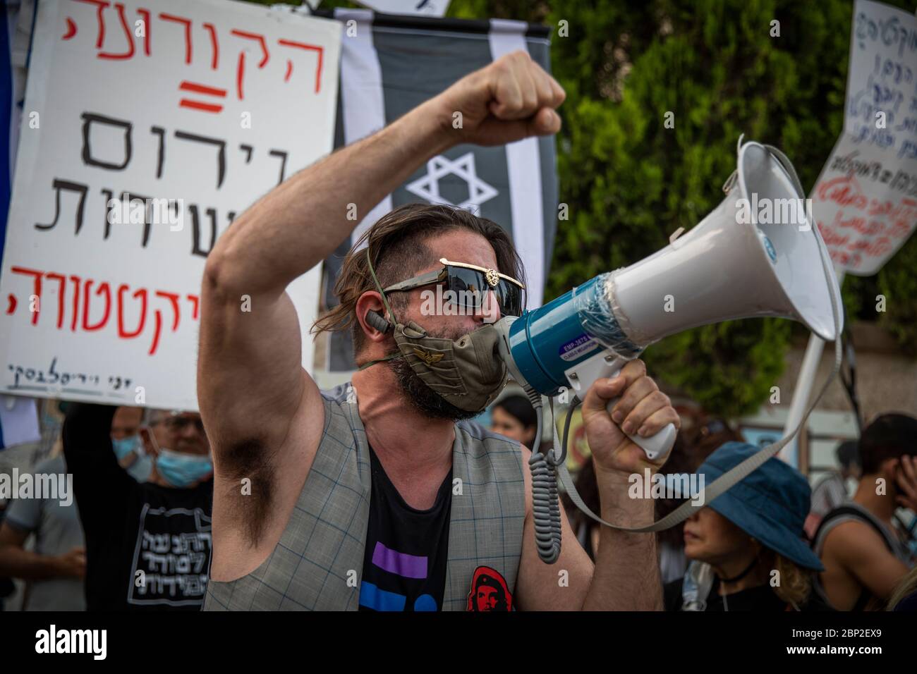 Jerusalem, Israel. 17th May, 2020. A protester wearing a face mask ...
