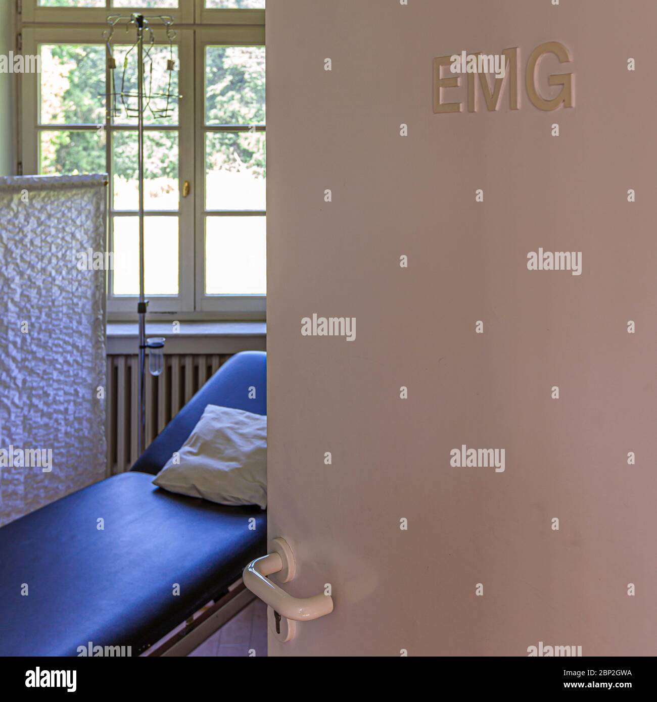 Drip molding hi-res stock photography and images - Alamy