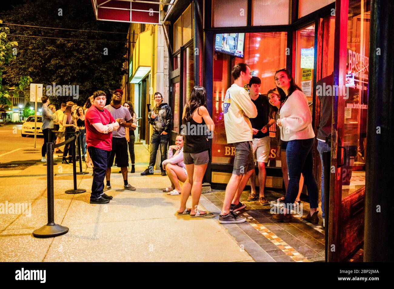 Queue for the bar hi-res stock photography and images - Alamy