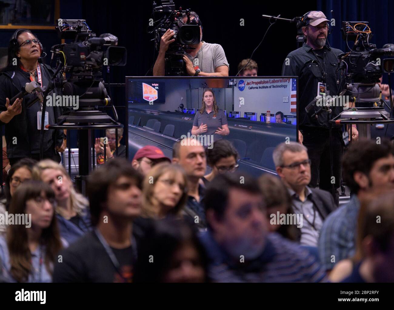 Mars InSight Pre-Landing Briefing Julie Wertz-Chen, Entry, Descent and ...