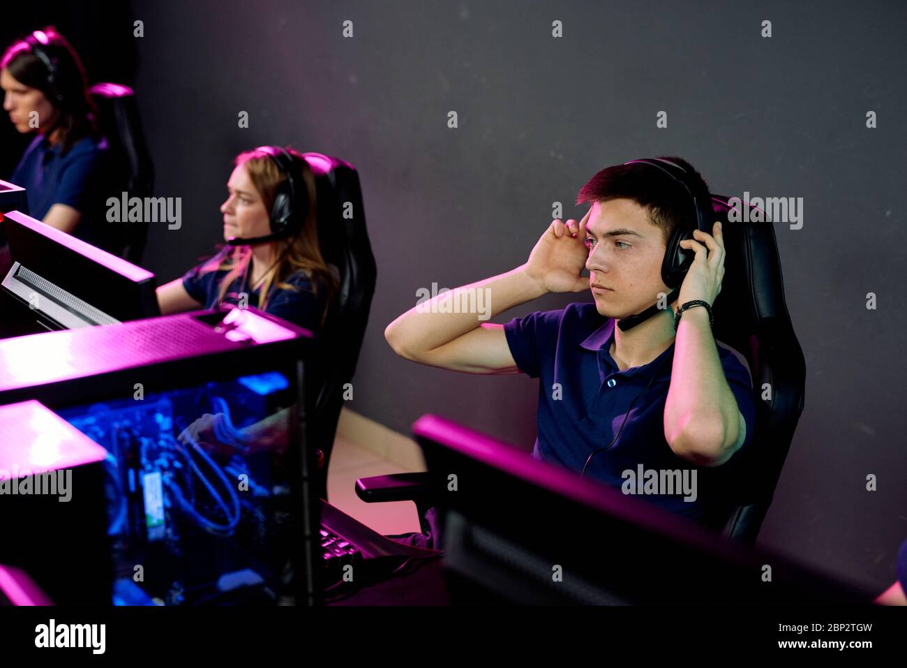 Dark performance going on people hi-res stock photography and images ...