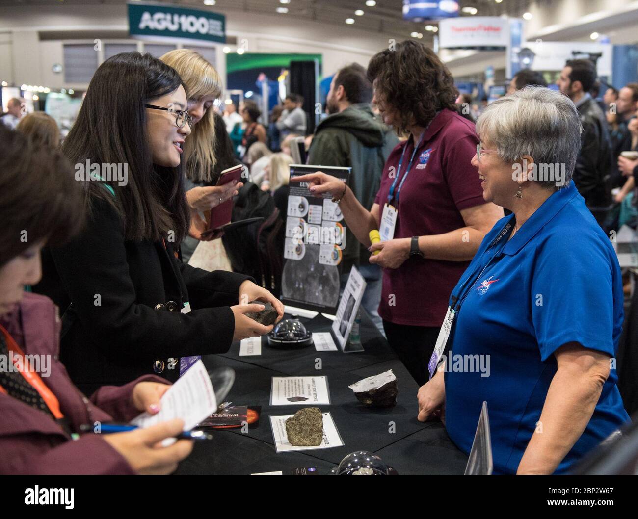 Convention booths hi-res stock photography and images - Alamy