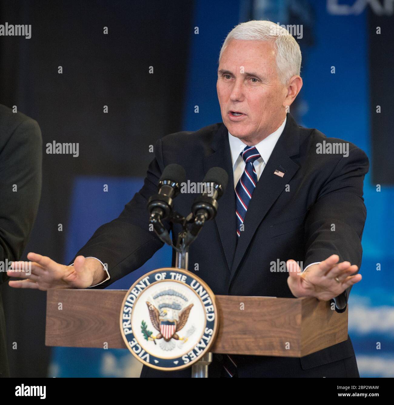 Vice President Mike Pence meets with NASA employees at NASA ...