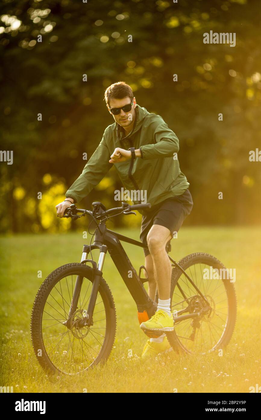 Black cyclist ebike hi-res stock photography and images - Alamy