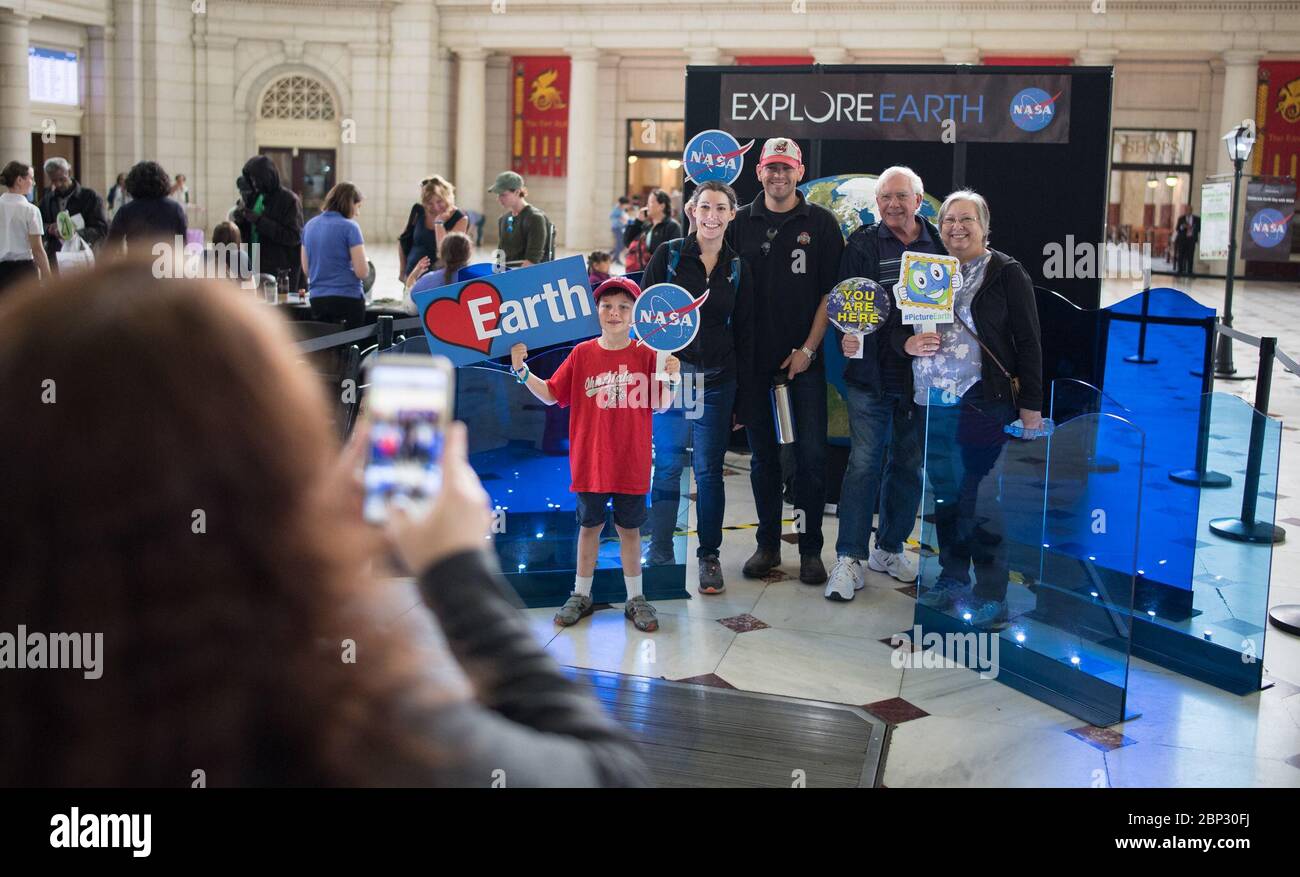 NASA Earth Day 2019 Visitors to NASA's exhibits at the Earth Day event ...