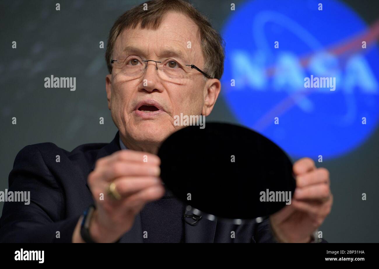Satellite wafers hi-res stock photography and images - Alamy
