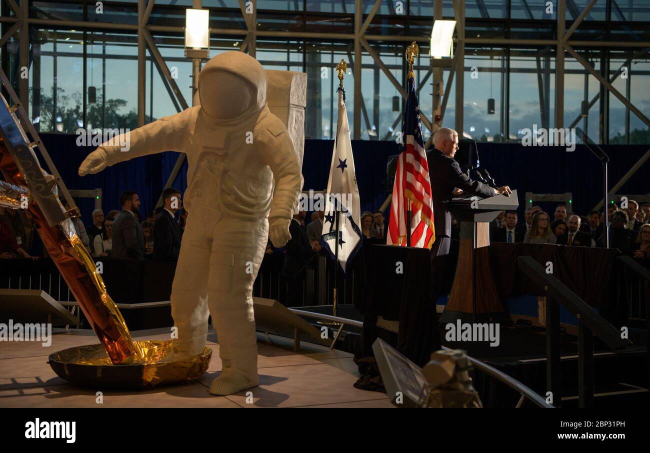 Premiere "Apollo 11: First Steps Edition" Vice President of the United ...