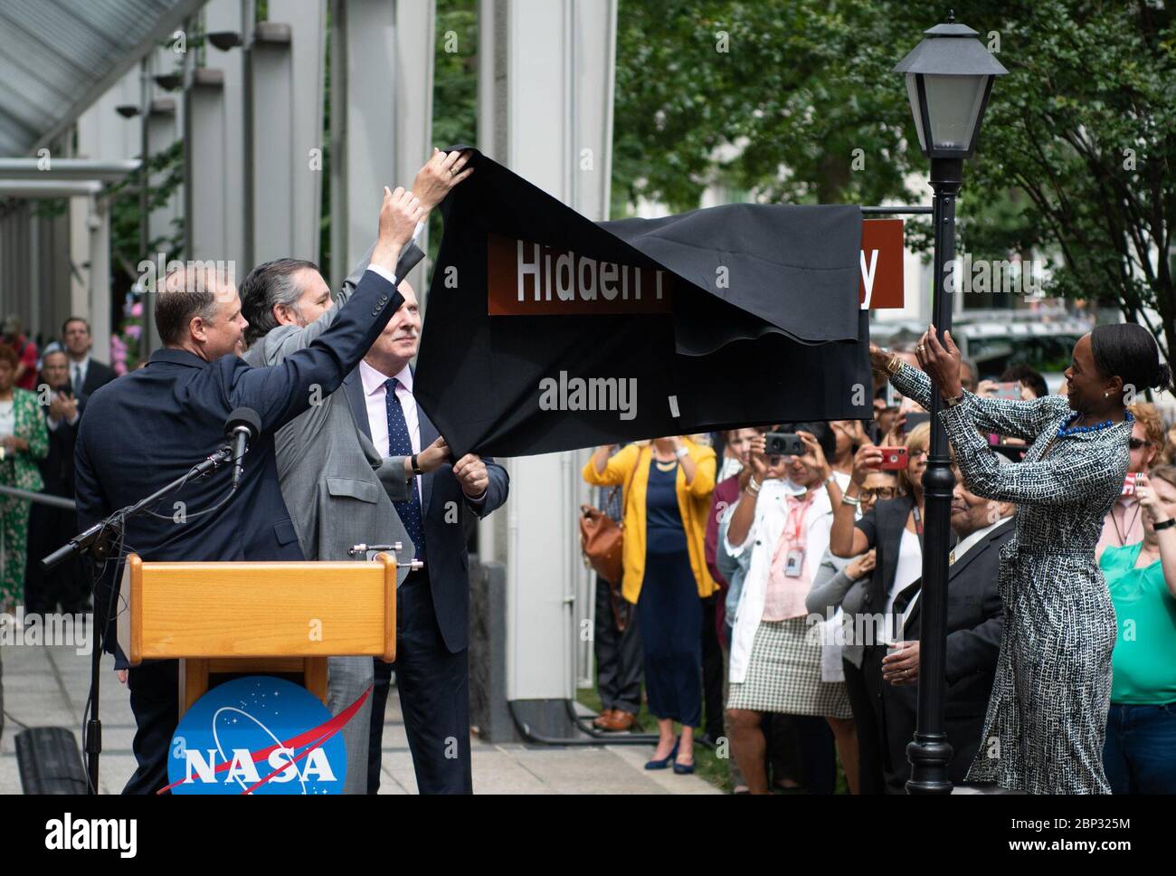 Katherine johnson building hi-res stock photography and images - Alamy