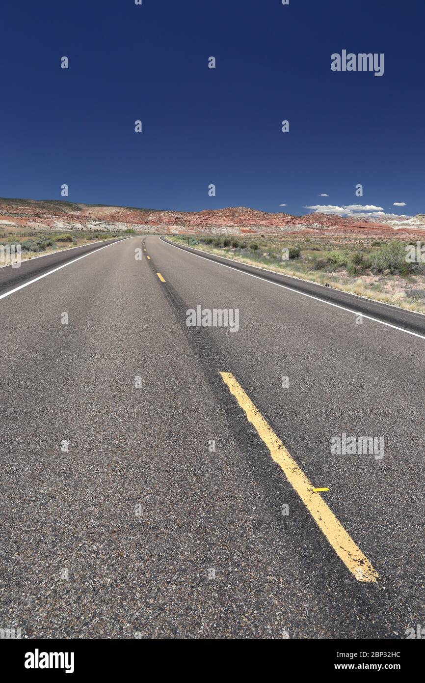 Blue sky and desert hi-res stock photography and images - Alamy