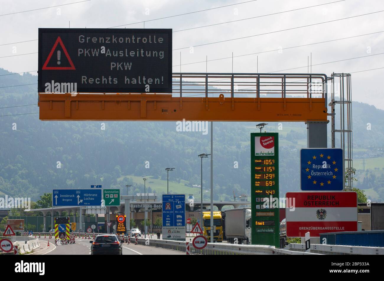 German crossing prevention hi-res stock photography and images - Alamy