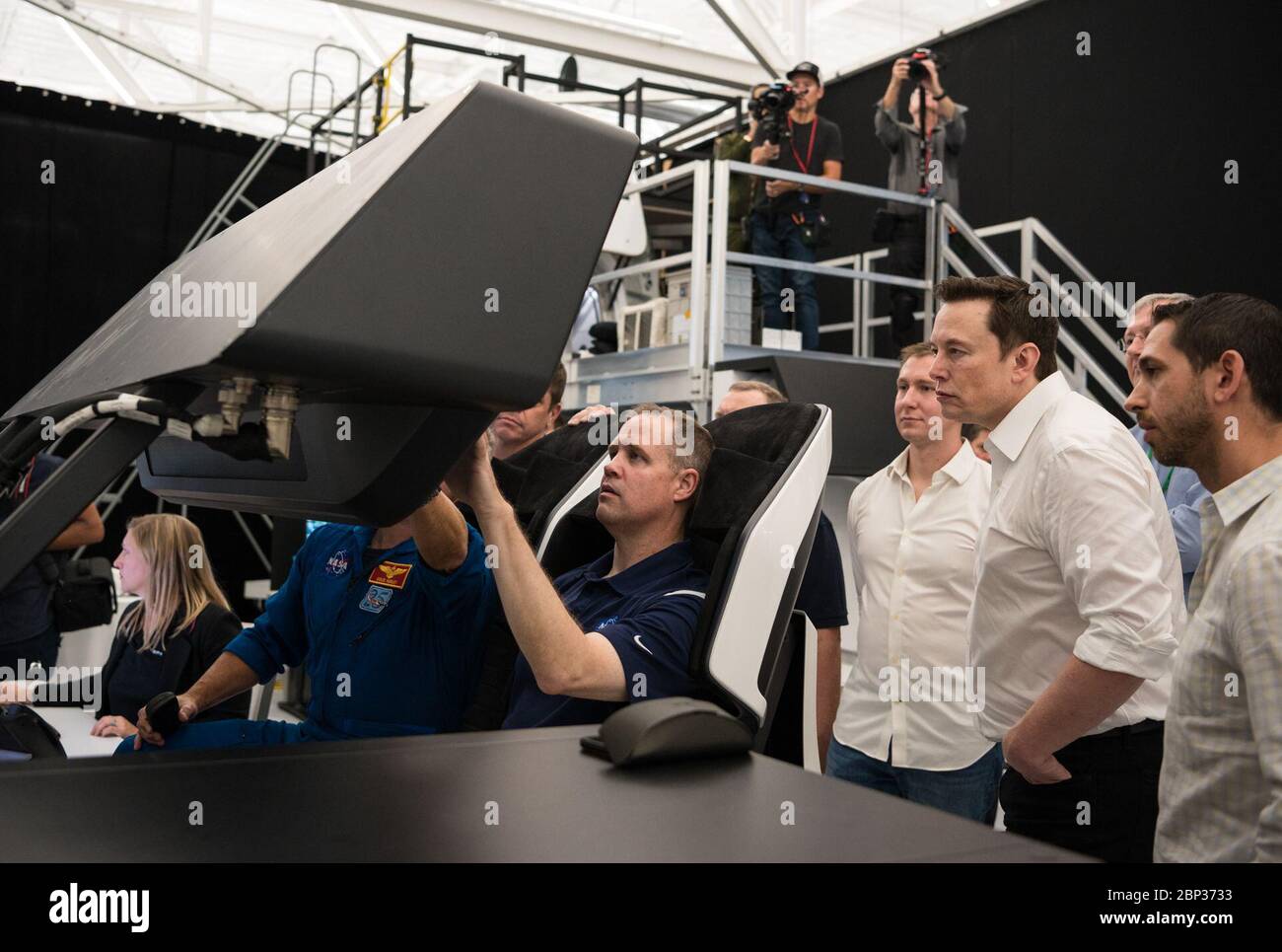 Crew dragon simulation hi-res stock photography and images - Alamy